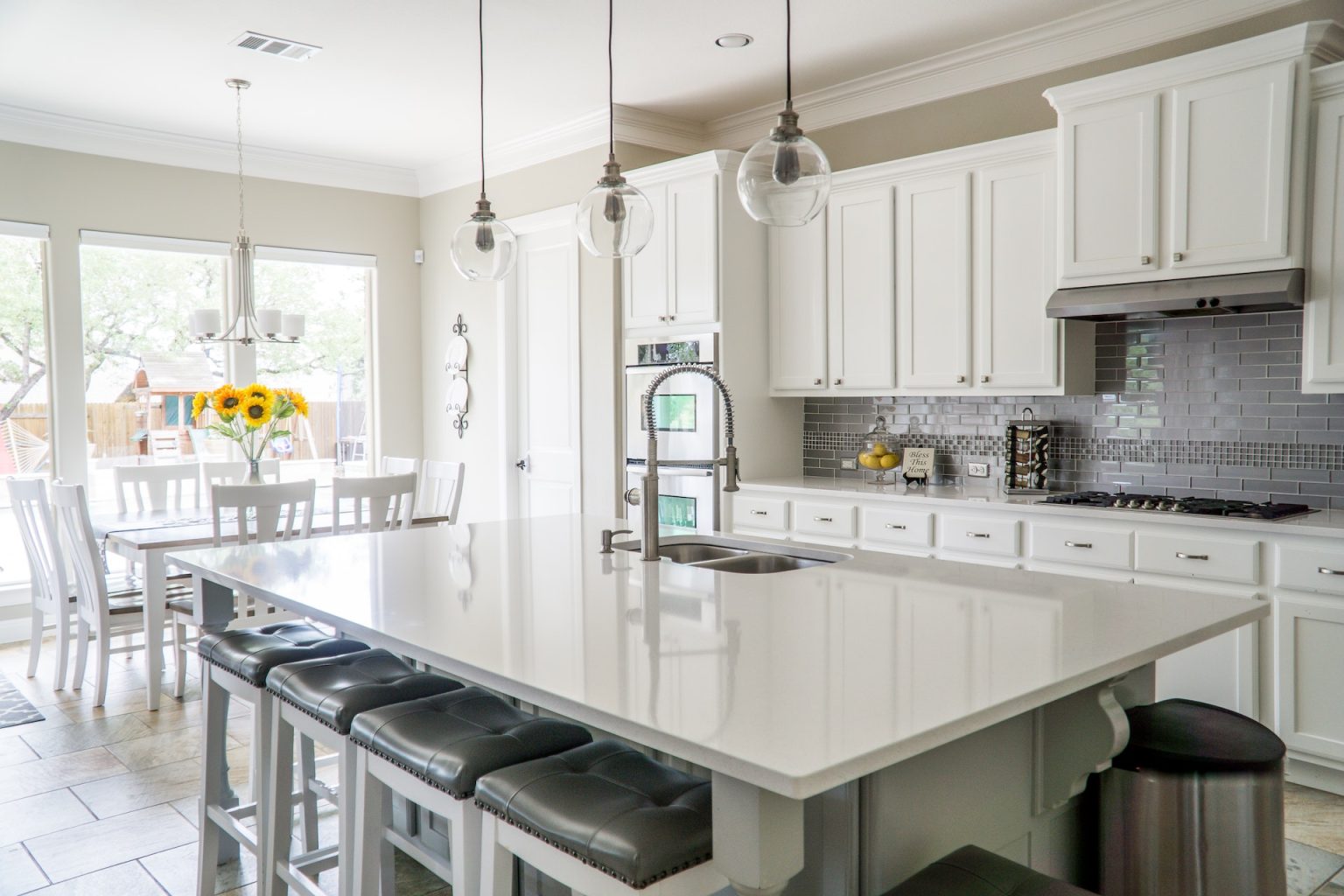 Shaker style cabinets vs. Raised Panel Cabinets: A Comparison